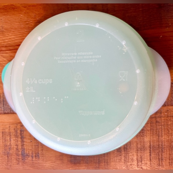 Tupperware | Kitchen | Set Of 2 Tupperware Vent N Serve Bowls W Lid ...